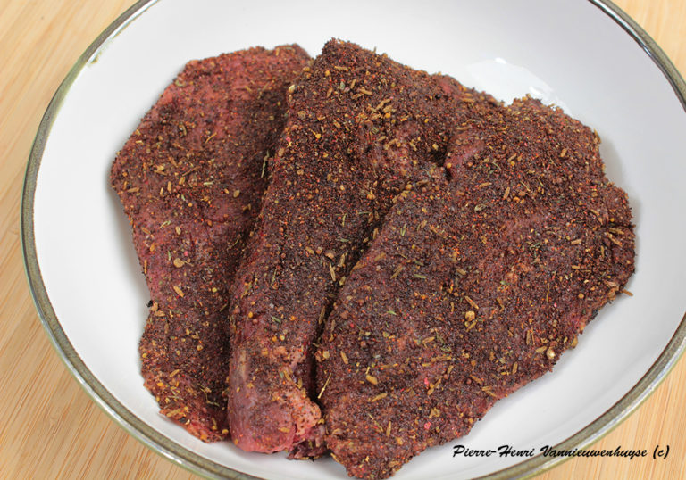 Recette du merlan de boeuf en croûte d'épices au café, sauce choron ...