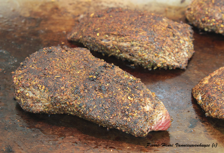 Recette du merlan de boeuf en croûte d'épices au café, sauce choron ...